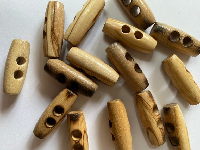 Olive Wood Toggle Buttons / TGB5575 (30mm) – Spun