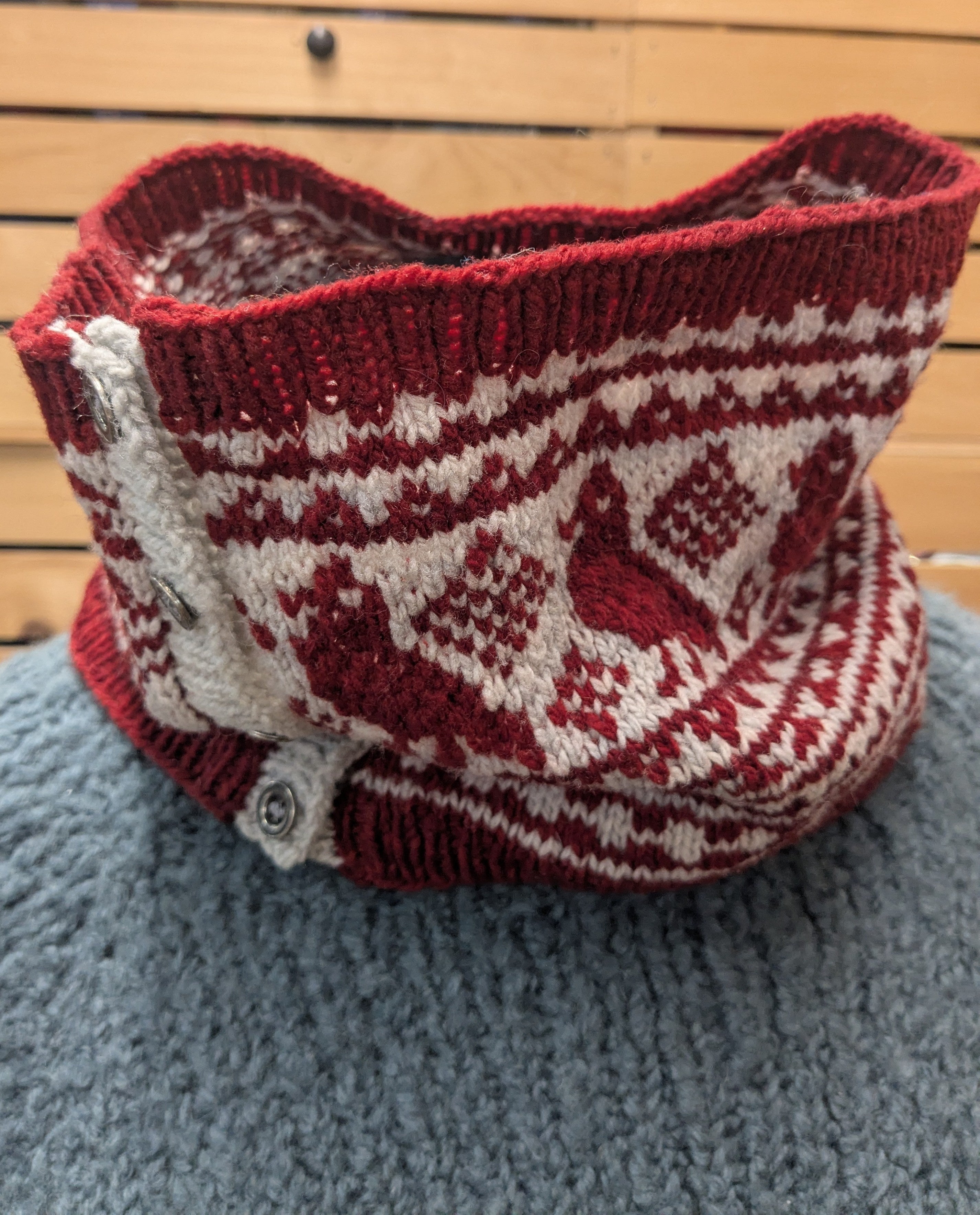 Sample: Two Color Bird Cowl – Spun