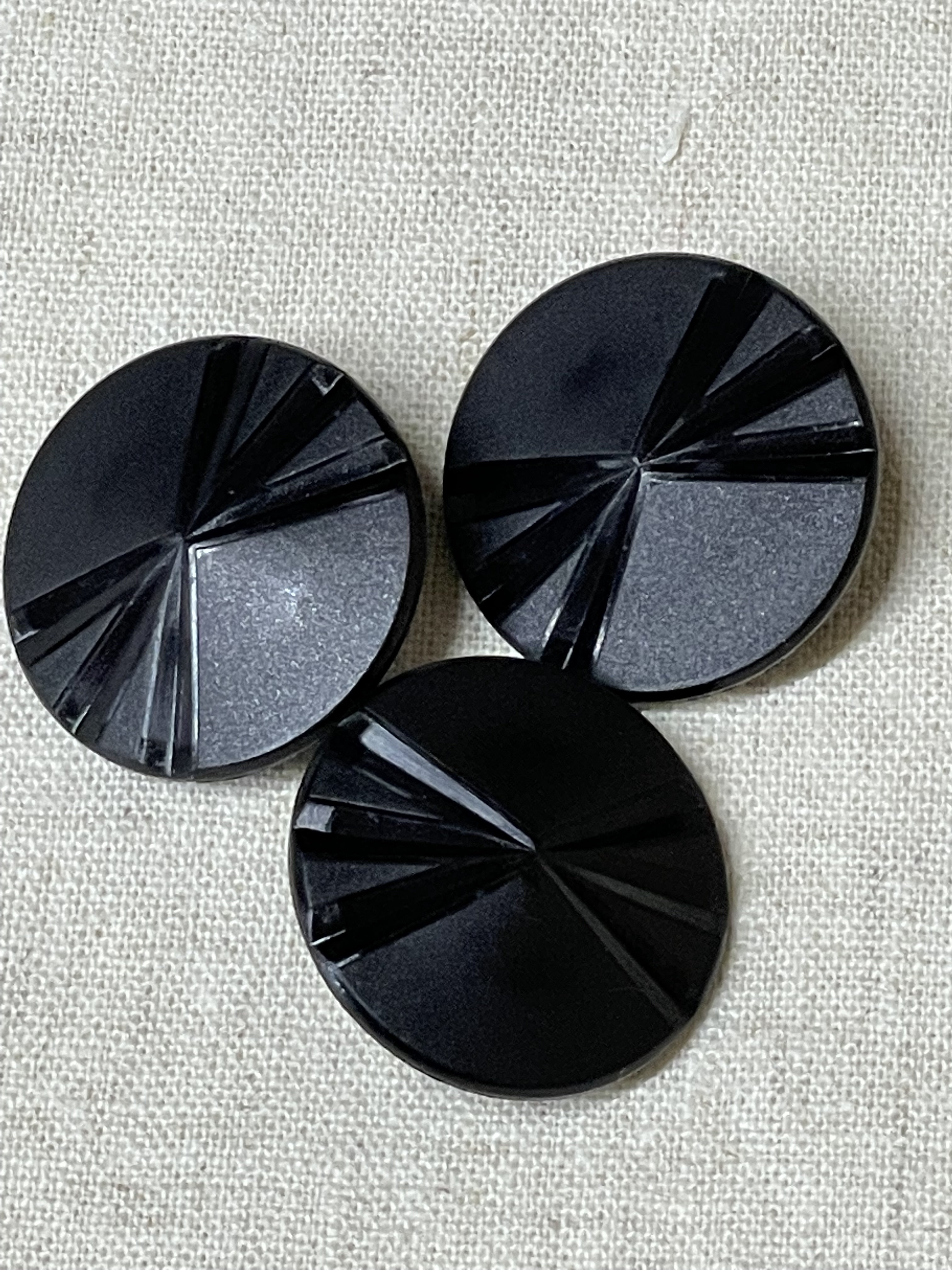 Poly Black Circle Buttons (25mm) – Spun